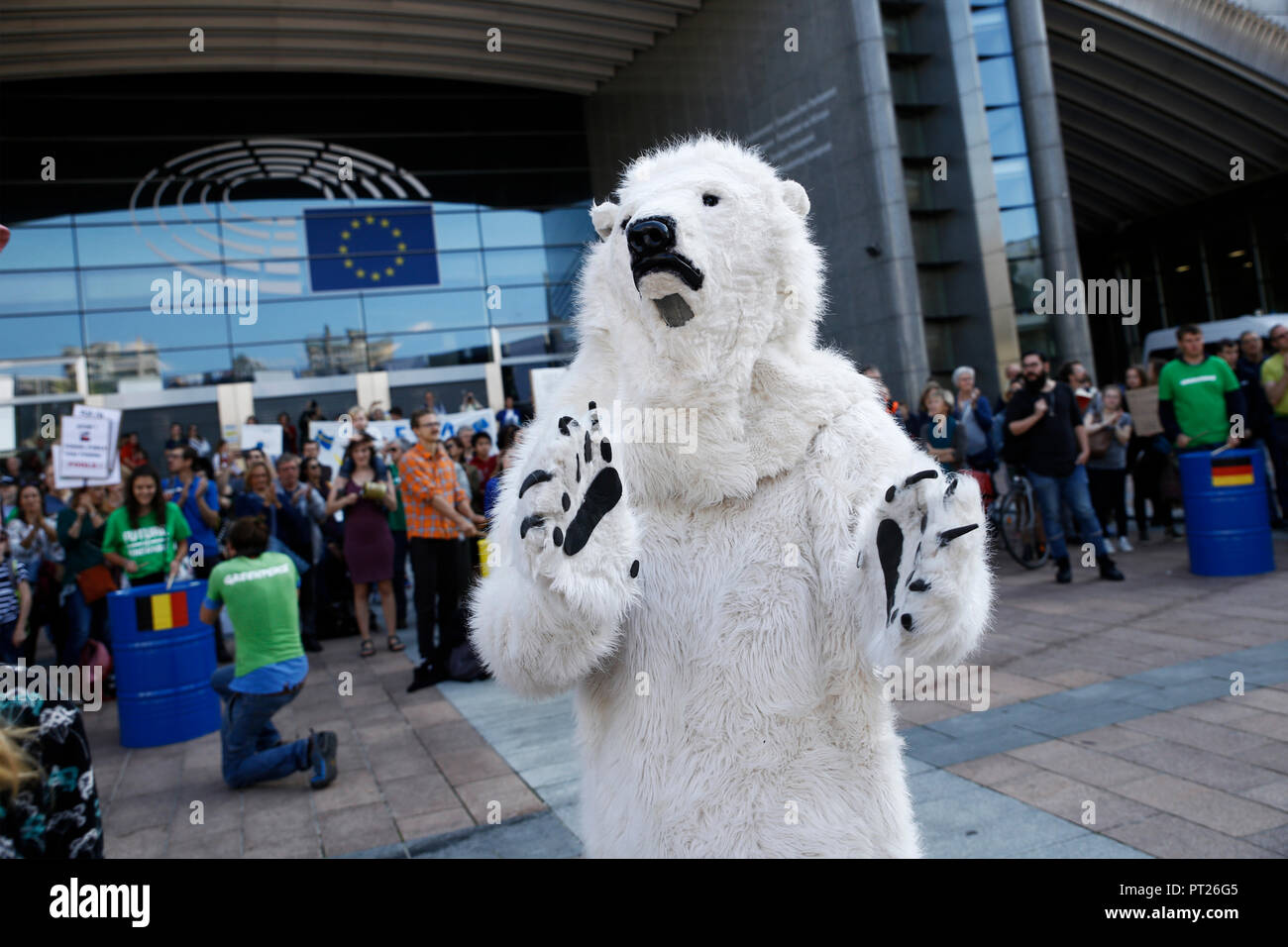 Climate activists chant slogans hi-res stock photography and images - Alamy