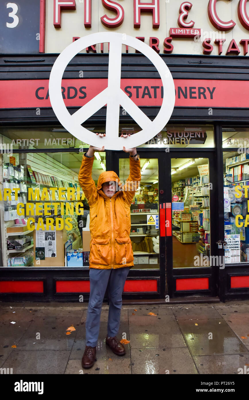 3 Blackstock Road, London, UK. 6th October 2018. People commemorate ...