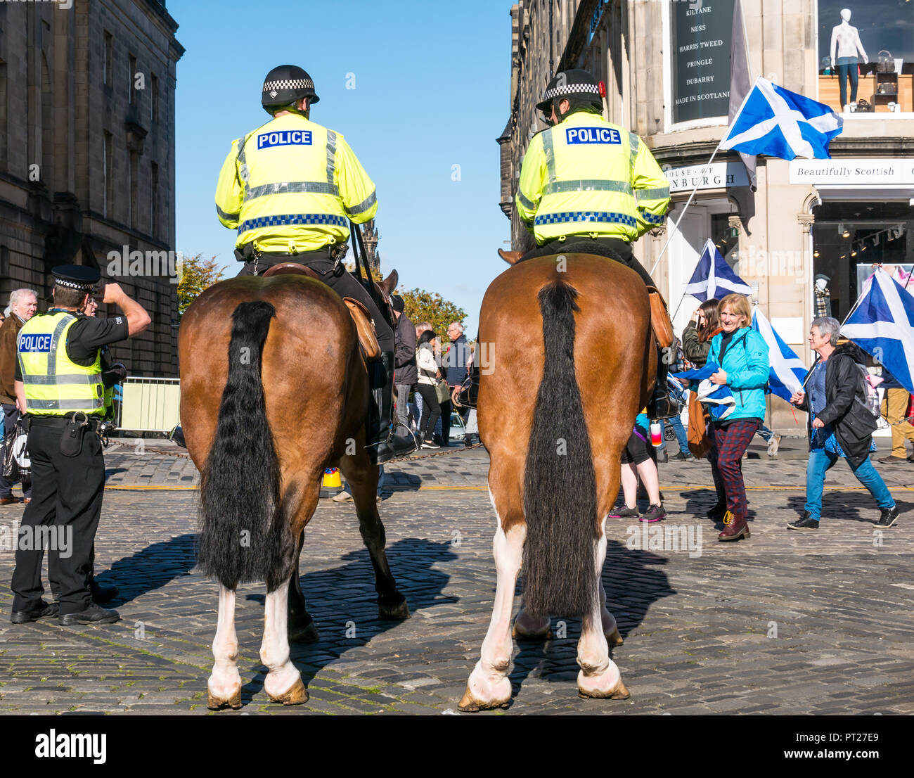 Mounted policemen hi-res stock photography and images - Alamy
