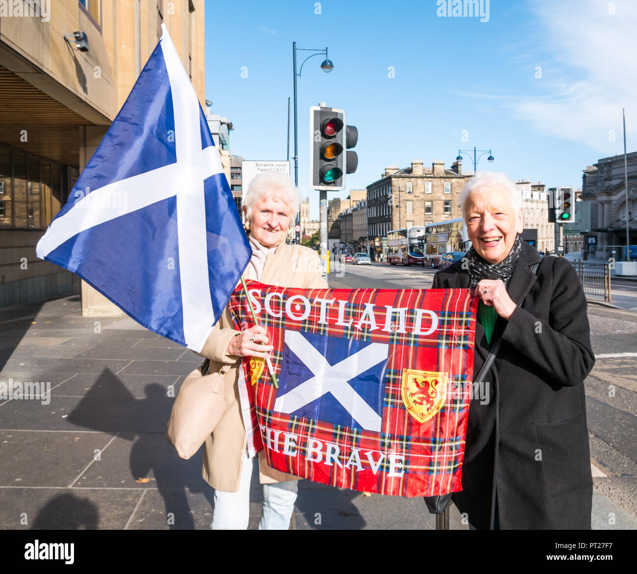 Old ladies waving hi-res stock photography and images - Alamy