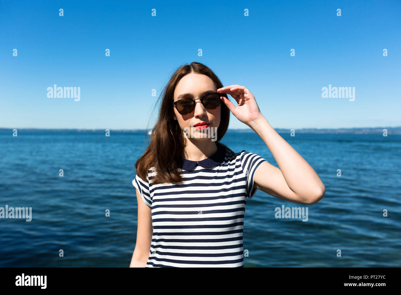 Woman lake garda hi-res stock photography and images - Alamy