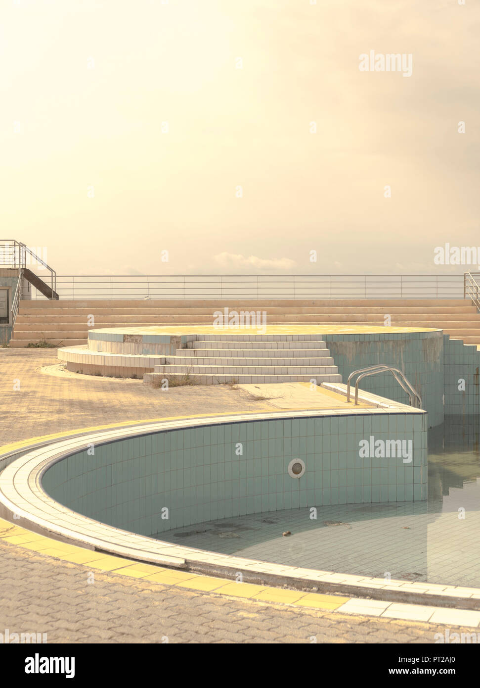 Disused outdoor swimming pool hi-res stock photography and images - Alamy