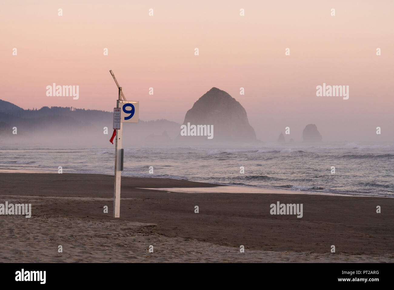 Pacific Coast, Cannon Beach, information sign Stock Photo - Alamy