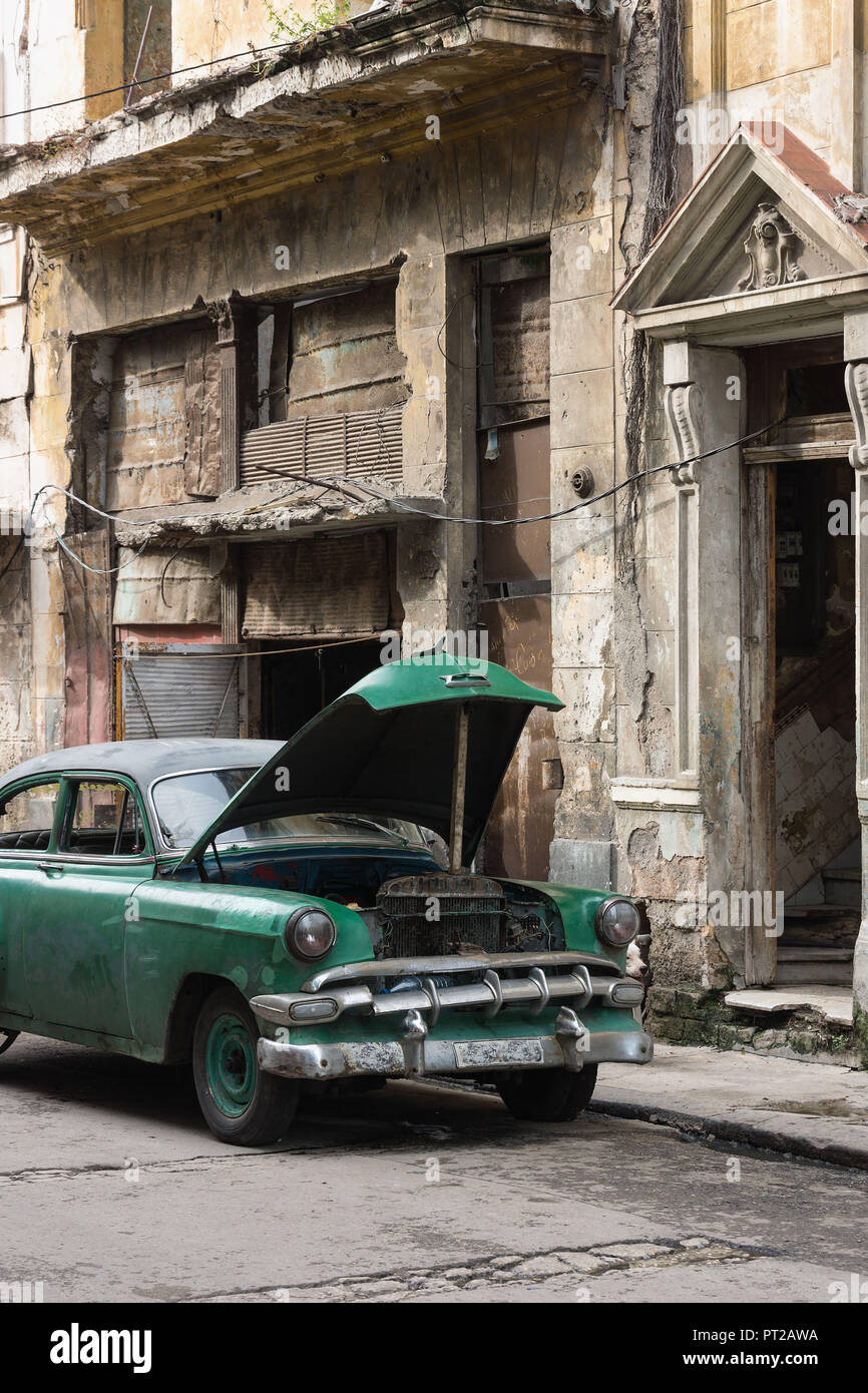 Poverty living in havana cuba hi-res stock photography and images - Alamy