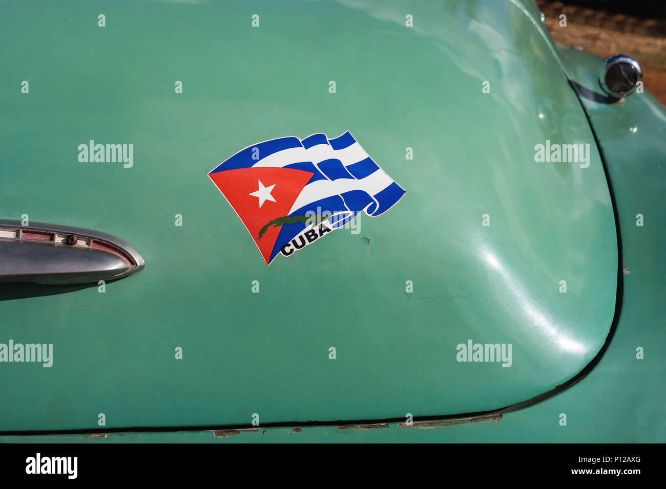 Cuba, bonnet with sticker, Cuba flag Stock Photo - Alamy