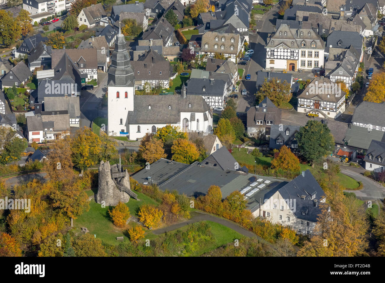 The village castle hi-res stock photography and images - Alamy