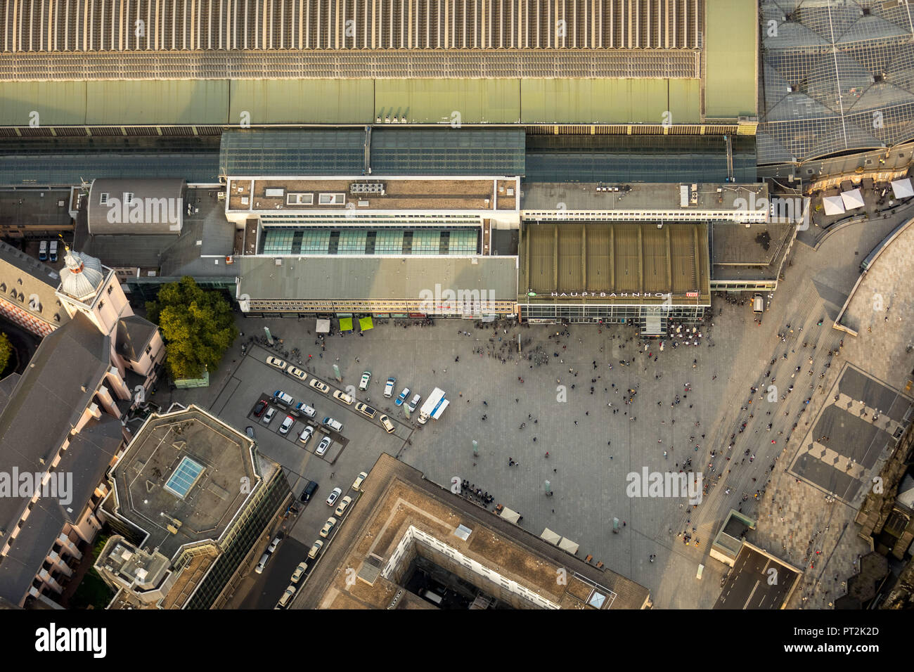 Cologne central station, station forecourt, main entrance Cologne ...