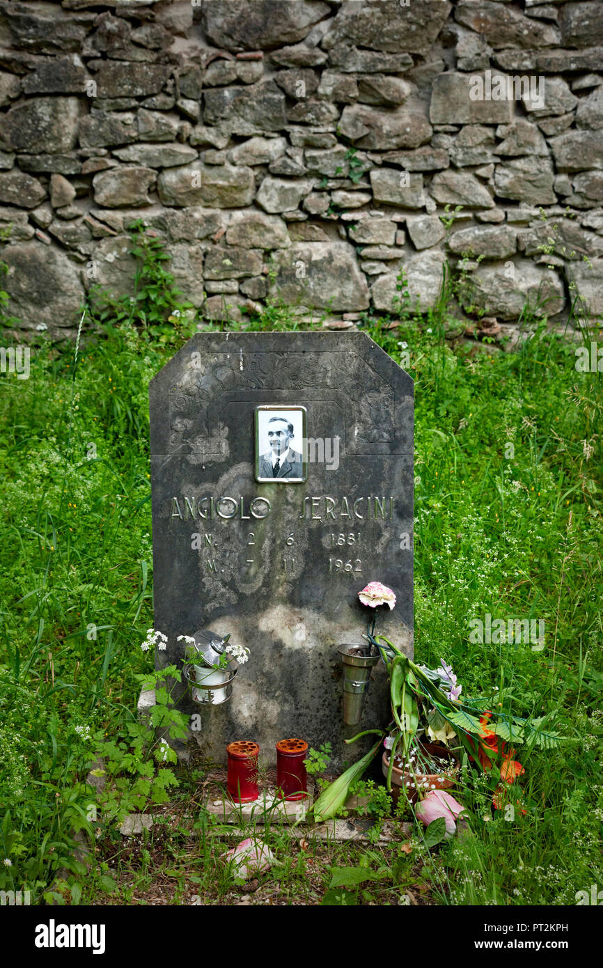 Grave weed hi-res stock photography and images - Alamy