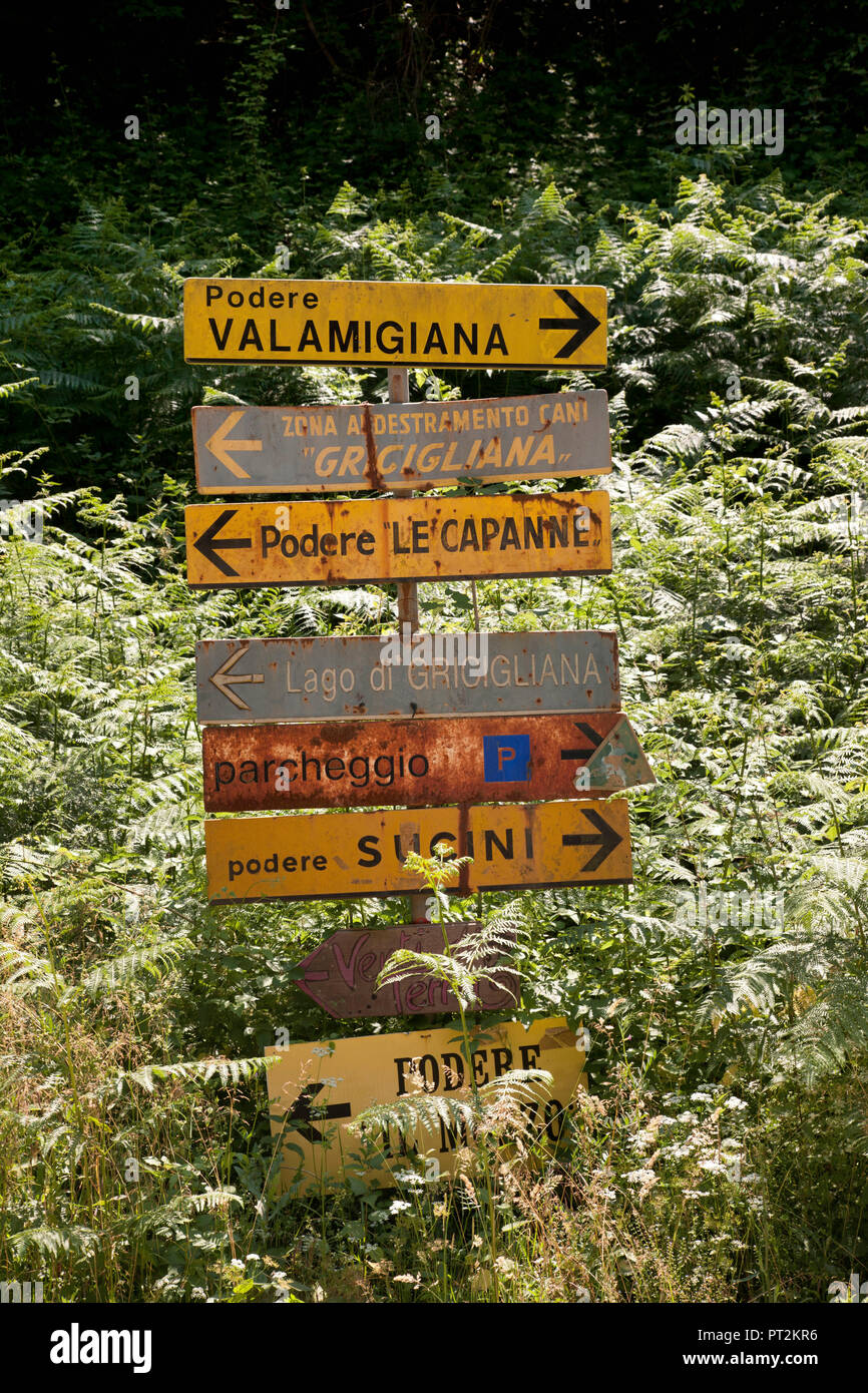 Tuscany road signs hi-res stock photography and images - Alamy