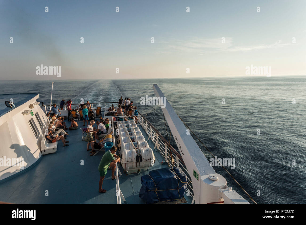 Overlooking crowd of people hi-res stock photography and images - Alamy