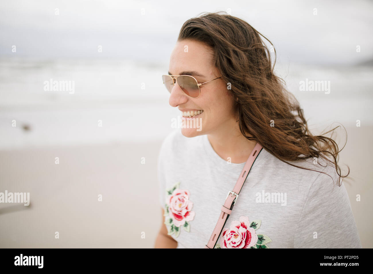 Happy woman beach hi-res stock photography and images - Alamy