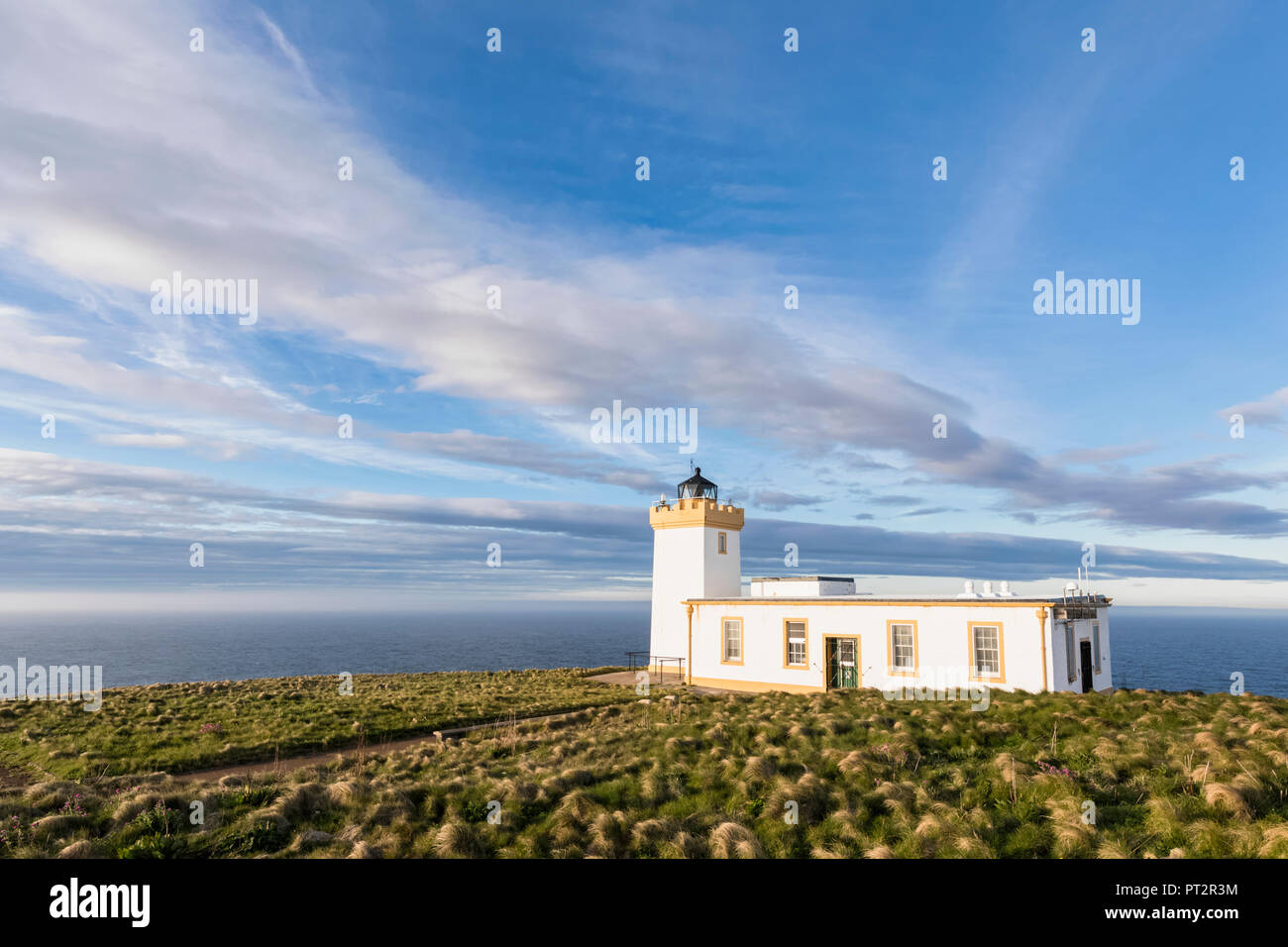 UK, Scotland, Caithness, Duncansby Head, Duncansby Head Lighthouse ...