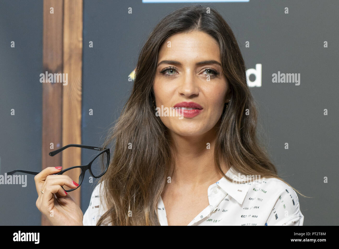 Spanish journalist Sara Carbonero attends the new 'Ver para aprender ...