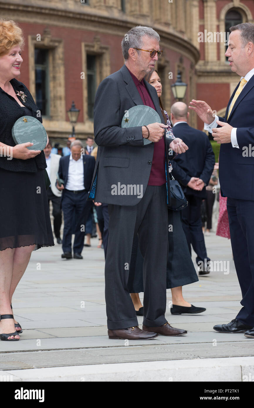 Eric clapton outside royal albert hall hi-res stock photography and ...