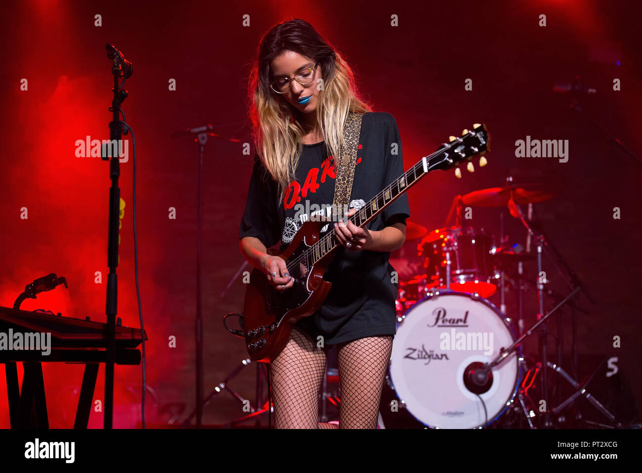 Female rock vocalist hi-res stock photography and images - Alamy