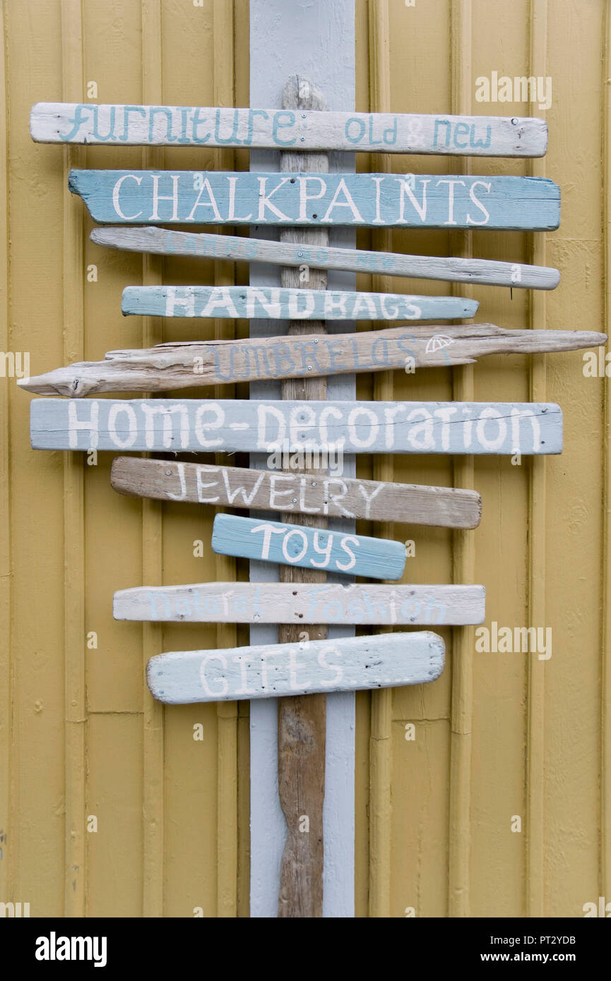 Wooden pole signposts hi-res stock photography and images - Alamy