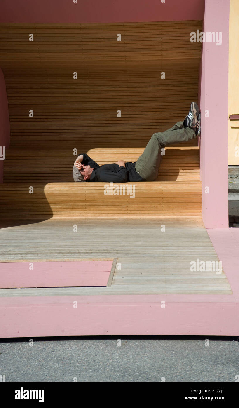 Seating in front of modern museum Stock Photo - Alamy