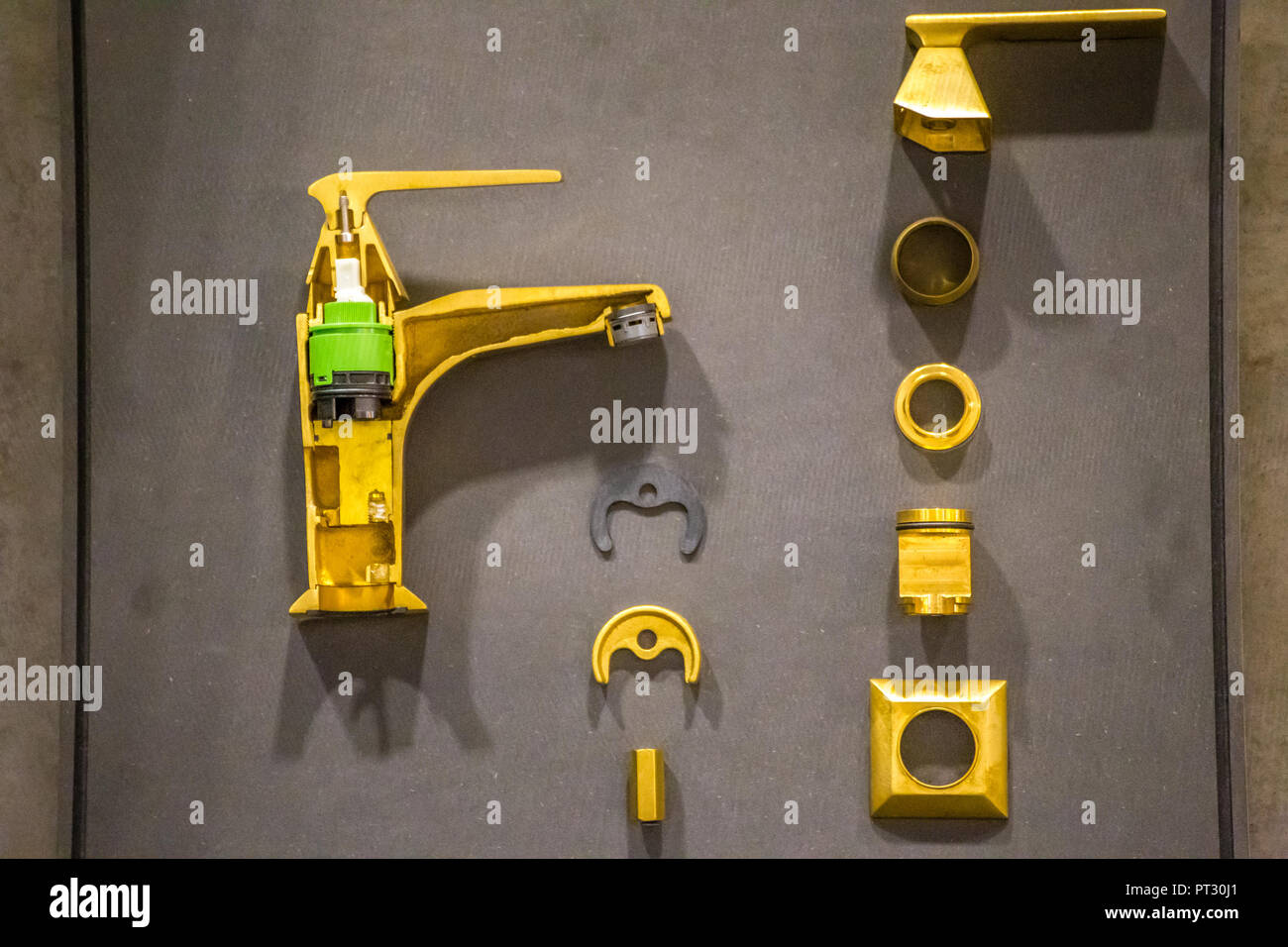 Exploded view hi-res stock photography and images - Alamy