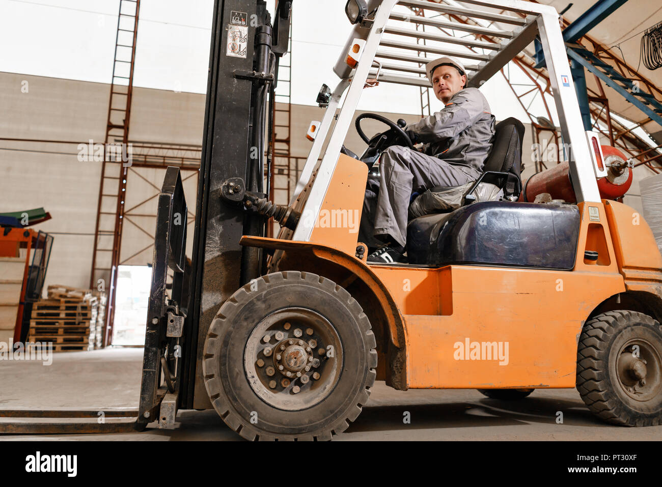 Forklift driving through warehouse factory hi-res stock photography and ...