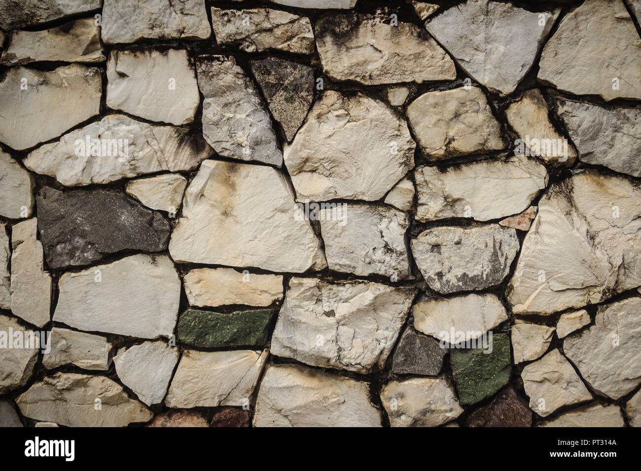 Vintage nature cobblestone wall in disorganized arrangement pattern ...