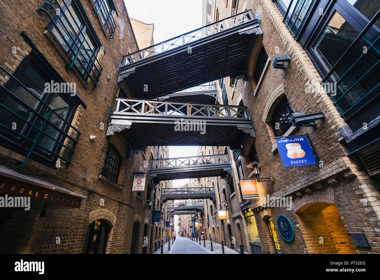 England, London, Southwark, Shad Thames, Converted Warehouses Stock ...