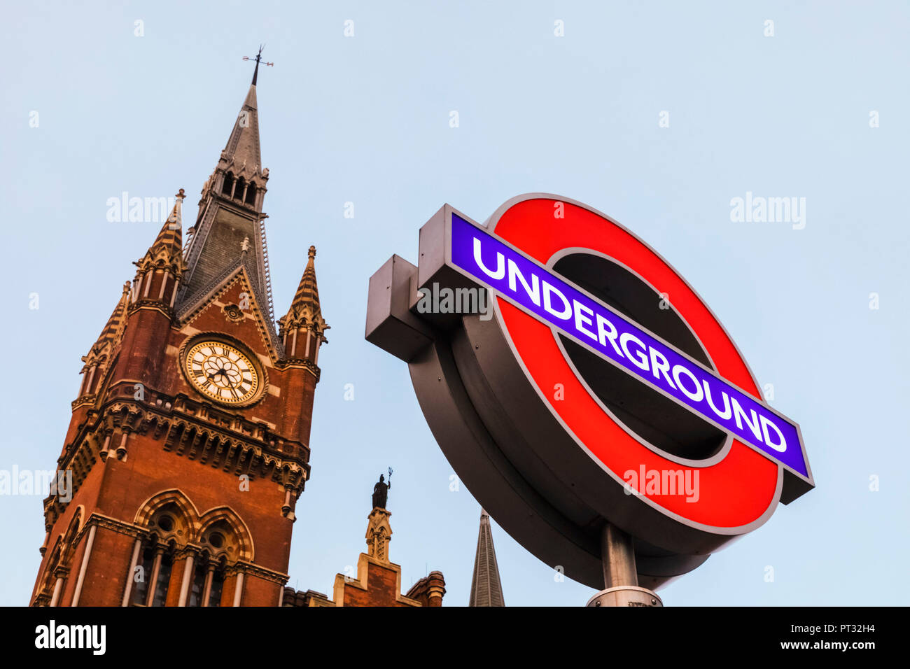 England, London, Underground Sign Stock Photo - Alamy