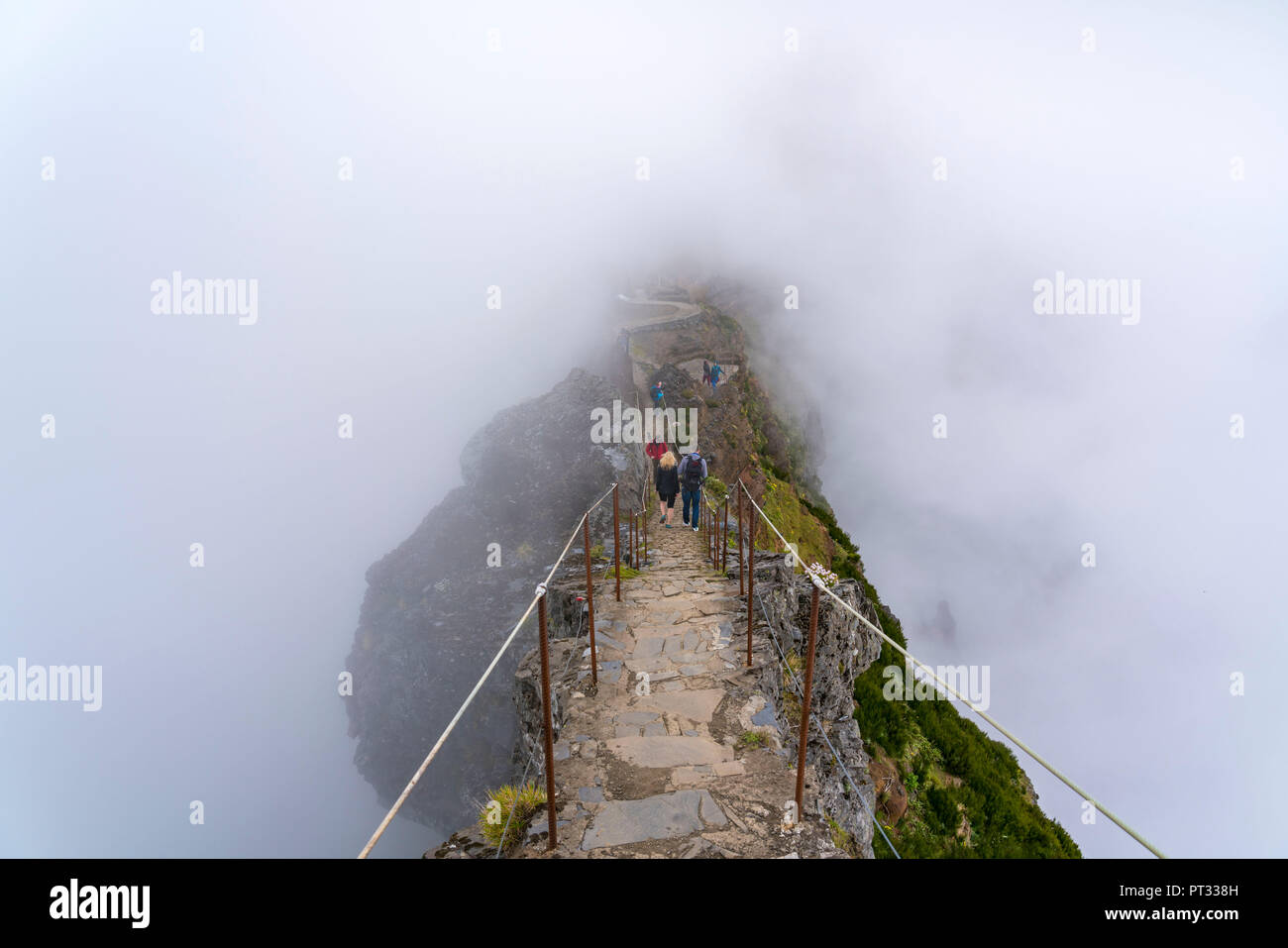 Descending steps hi-res stock photography and images - Alamy