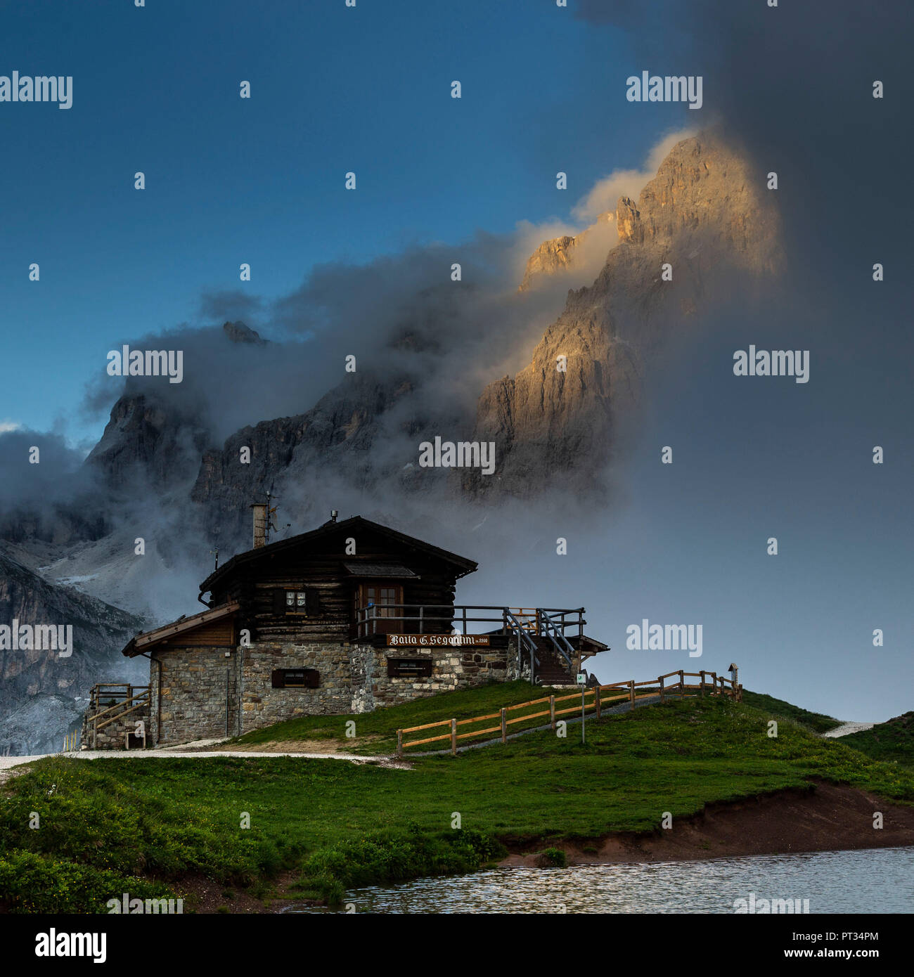 Passo rolle rifugio baita segantini hi-res stock photography and images ...