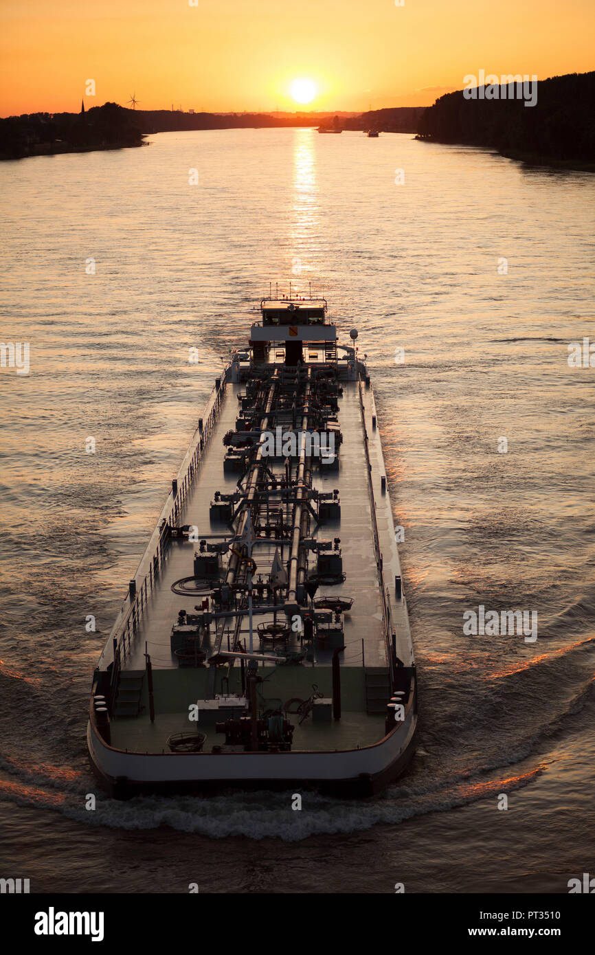 Oil tanker ship hi-res stock photography and images - Alamy