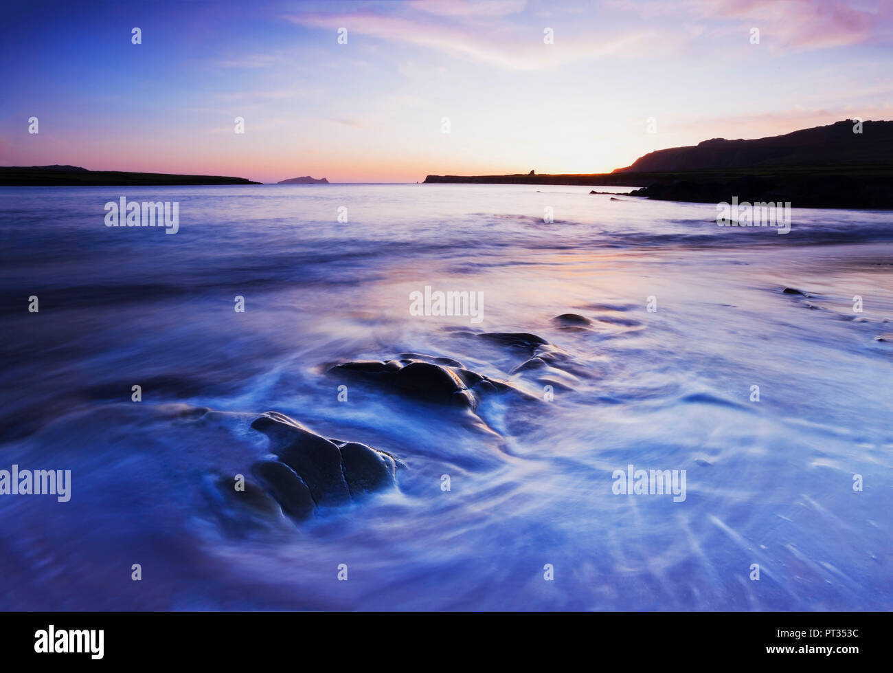 Colourful sunset twilight on irish west coast hi-res stock photography ...