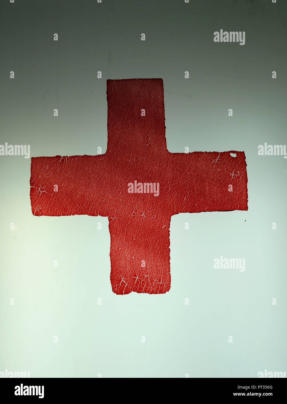 Red cross sign hi-res stock photography and images - Alamy