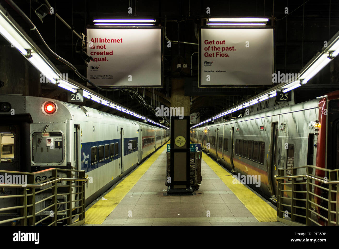 Platform of the Grand Central Terminal of New York in the USA Stock ...