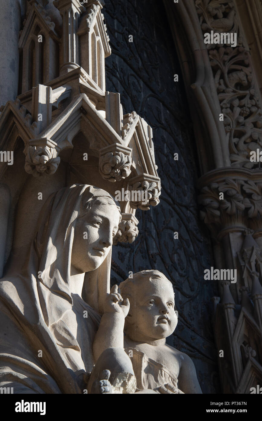 Detail of the front of Lichfield cathedral Stock Photo - Alamy