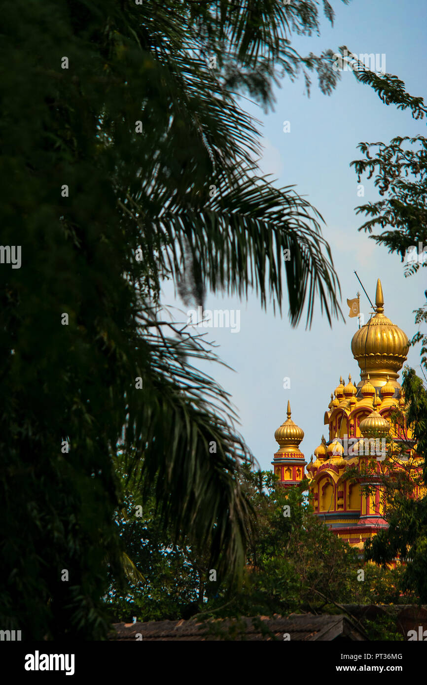 Red and gold temple hi-res stock photography and images - Alamy