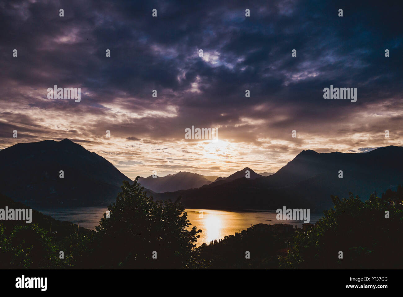Sunset at Lake Como with clouds Stock Photo - Alamy