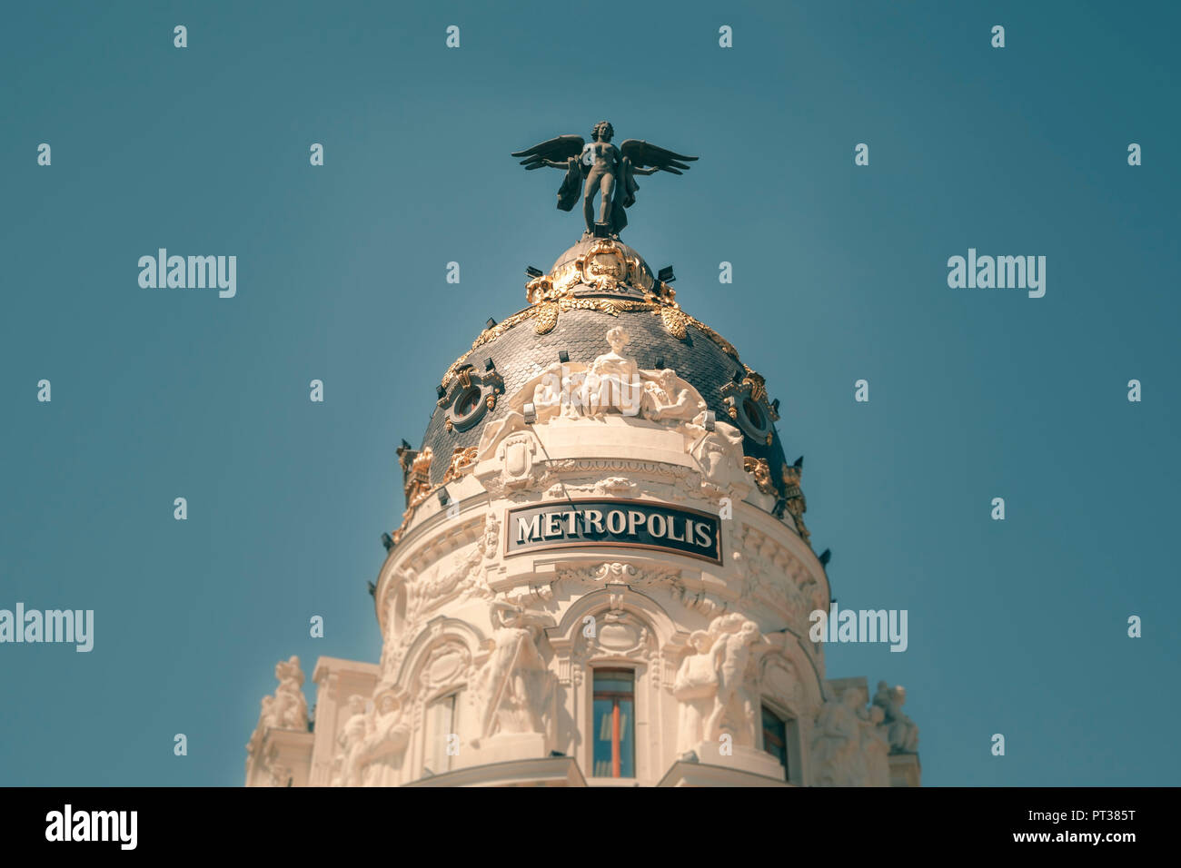 Metropolis building edificio in hi-res stock photography and images - Alamy