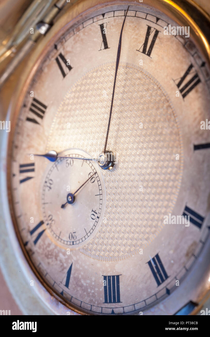 Antique pocket watch hi-res stock photography and images - Alamy