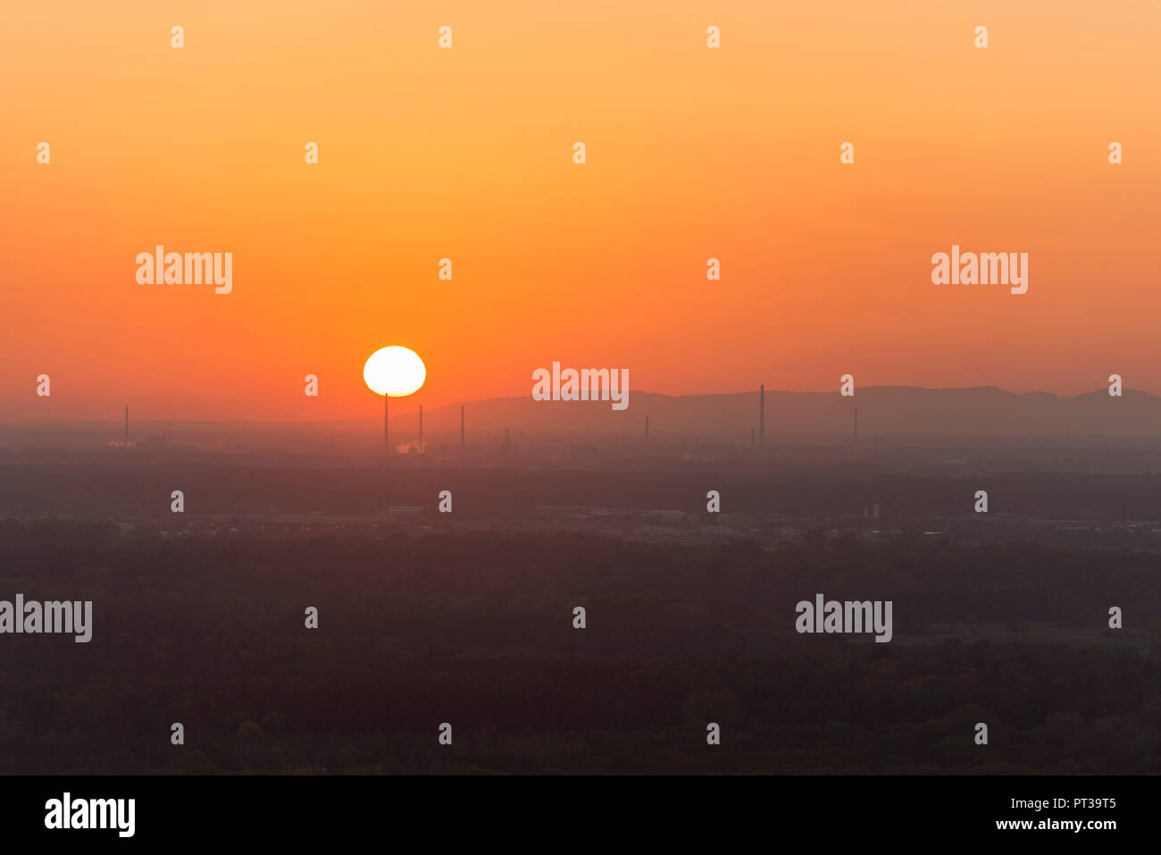 Plain hill hi-res stock photography and images - Alamy