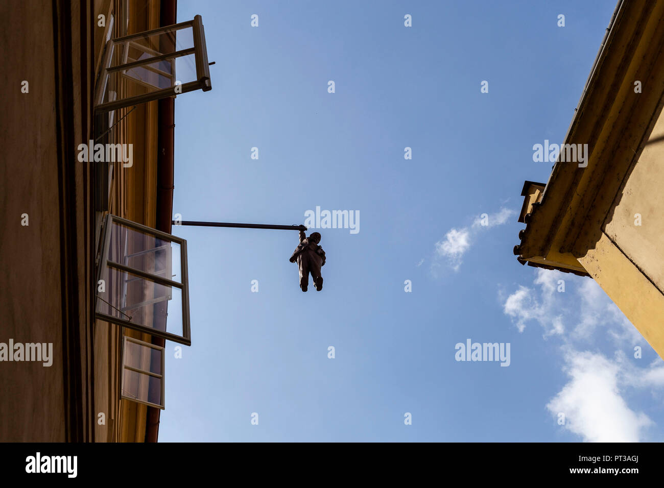 Hanging man hi-res stock photography and images - Alamy