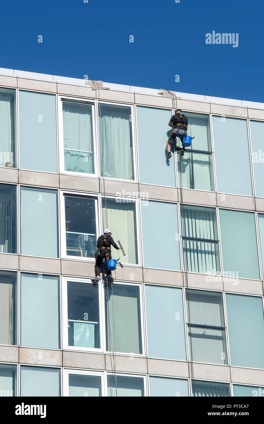 Office window exterior hi-res stock photography and images - Alamy