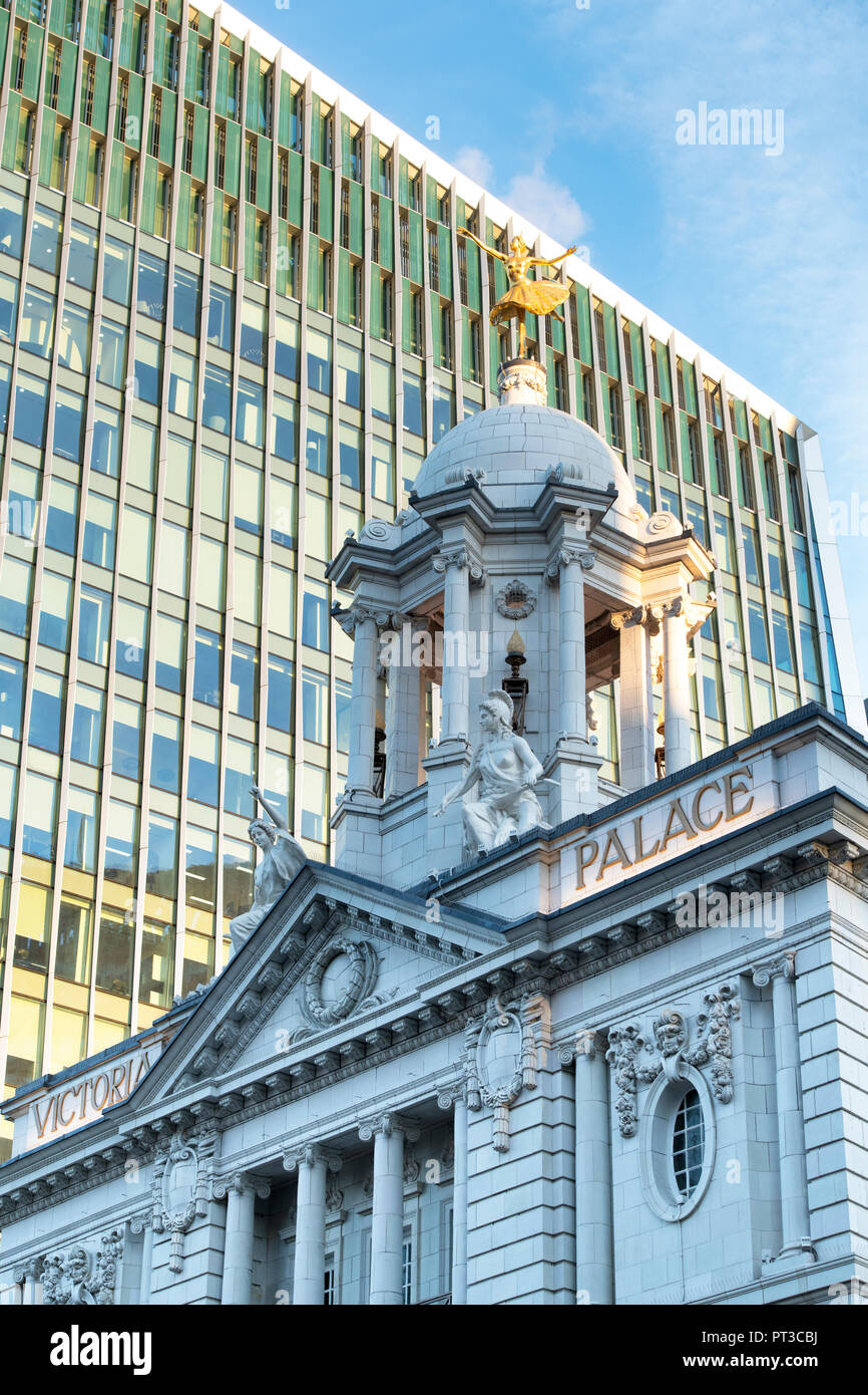 Victoria palace theatre london hi-res stock photography and images - Alamy