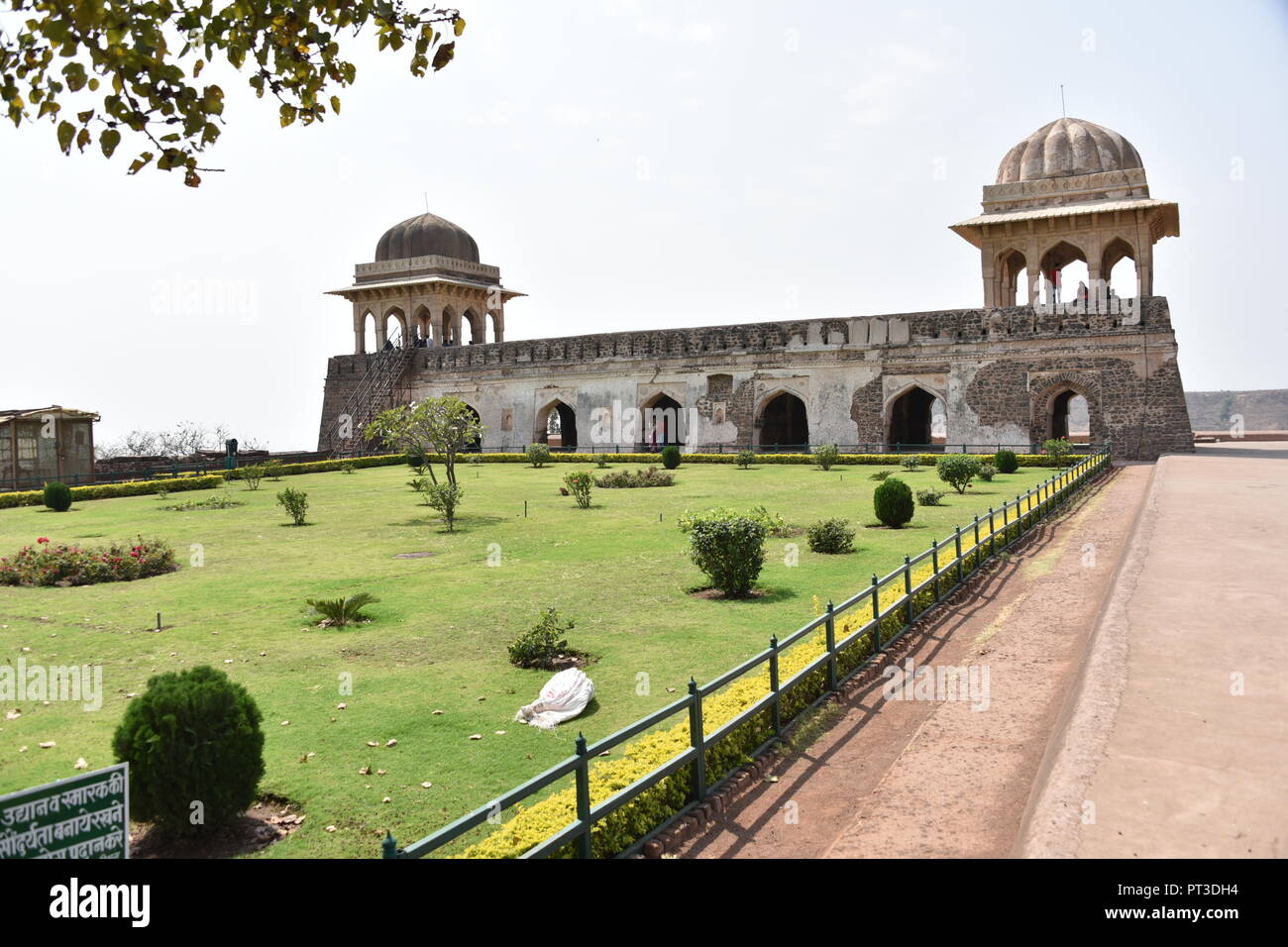 Rani roopmati palace hi-res stock photography and images - Alamy