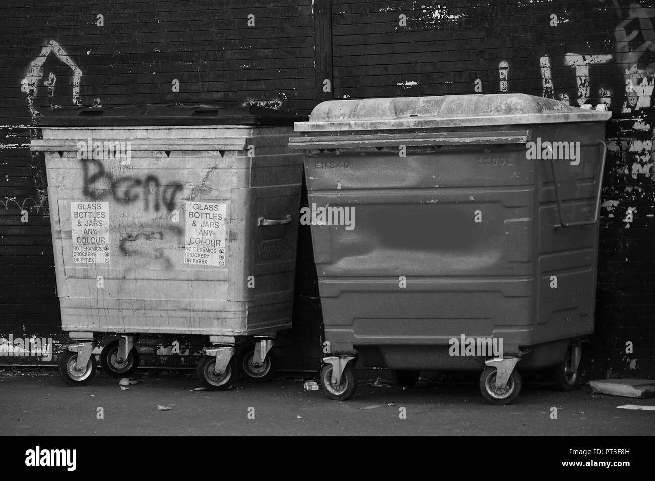commercial waste wheelie bin Stock Photo - Alamy