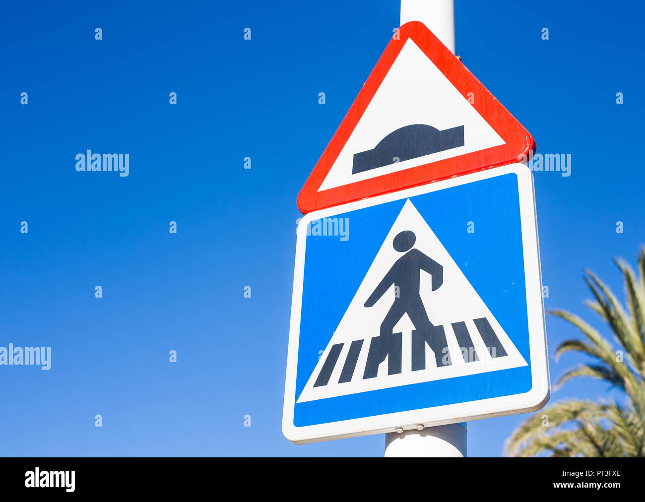 European pedestrian crossing roadsign hi-res stock photography and ...