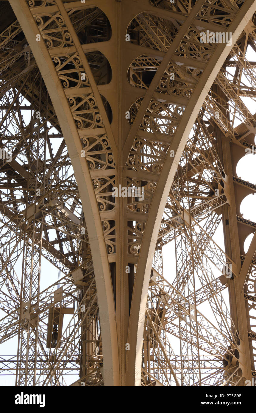 Eiffel tower metal detail High Resolution Stock Photography and Images ...