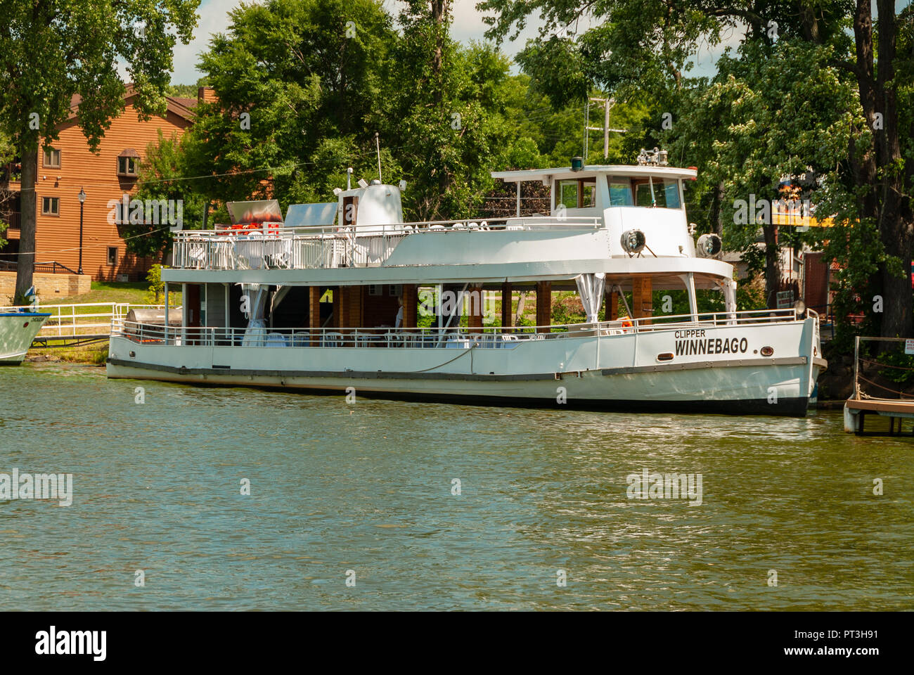 Beautiful Upper Wisconsin Dells Cliffs and Canyons Winnebago Tour Boat ...