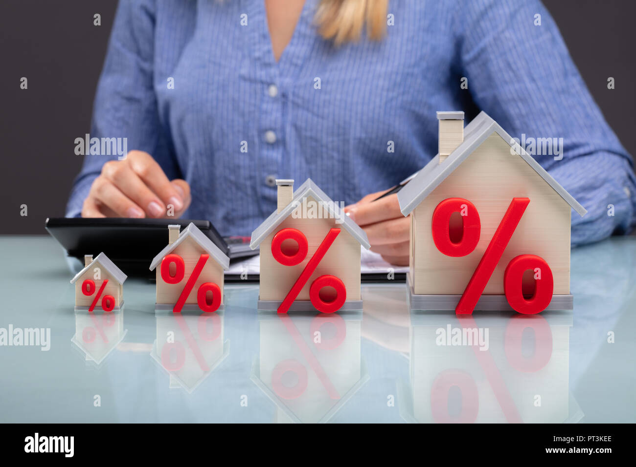 Female models accountant hi-res stock photography and images - Alamy