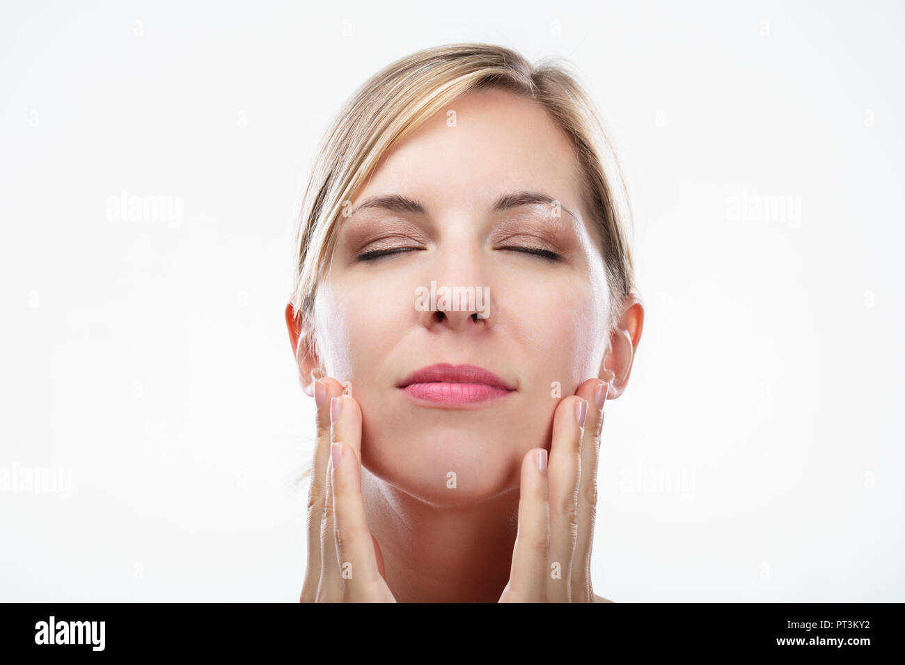 Womans eyes closed hi-res stock photography and images - Alamy