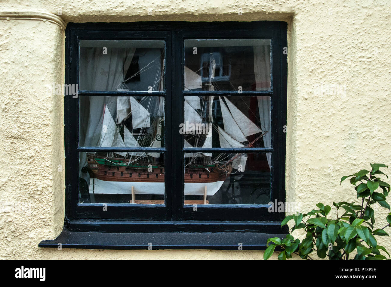 Ship model craft hi-res stock photography and images - Alamy