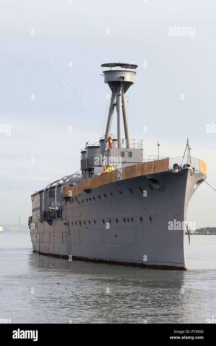 000 ton hms belfast hi-res stock photography and images - Alamy